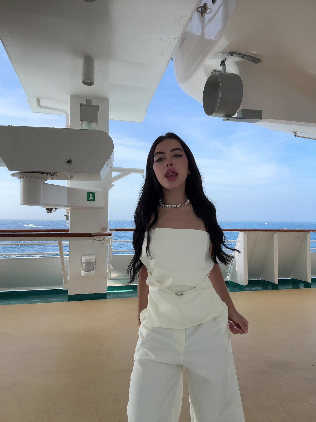 Laura Sofía (@laurasofiadepende) - Urlebird