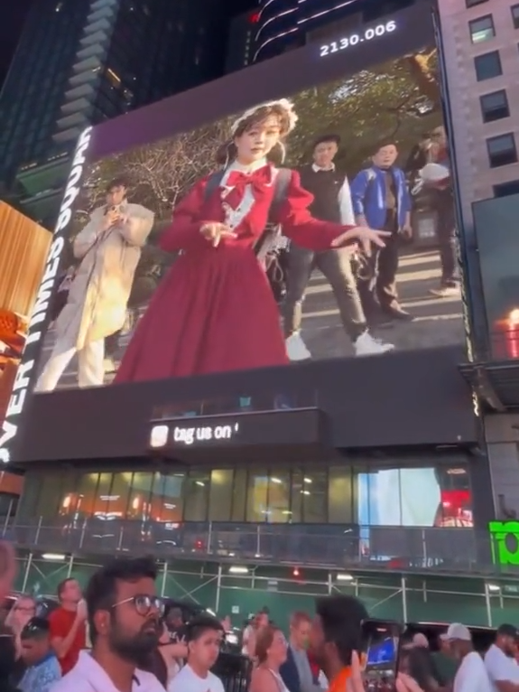 Barbin.ili takes over Times Square, New | Barbin.ili Stan-Barbin.ili ...