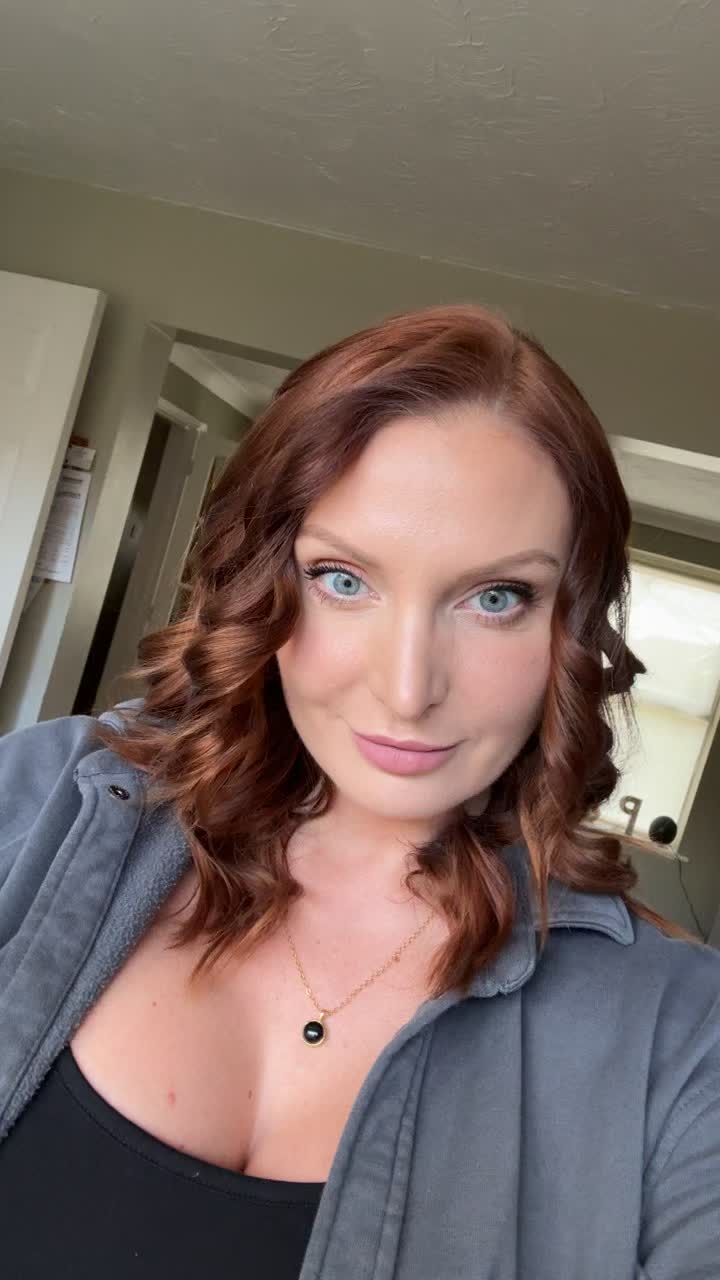 Peaches (@stickiest_peach) - Urlebird