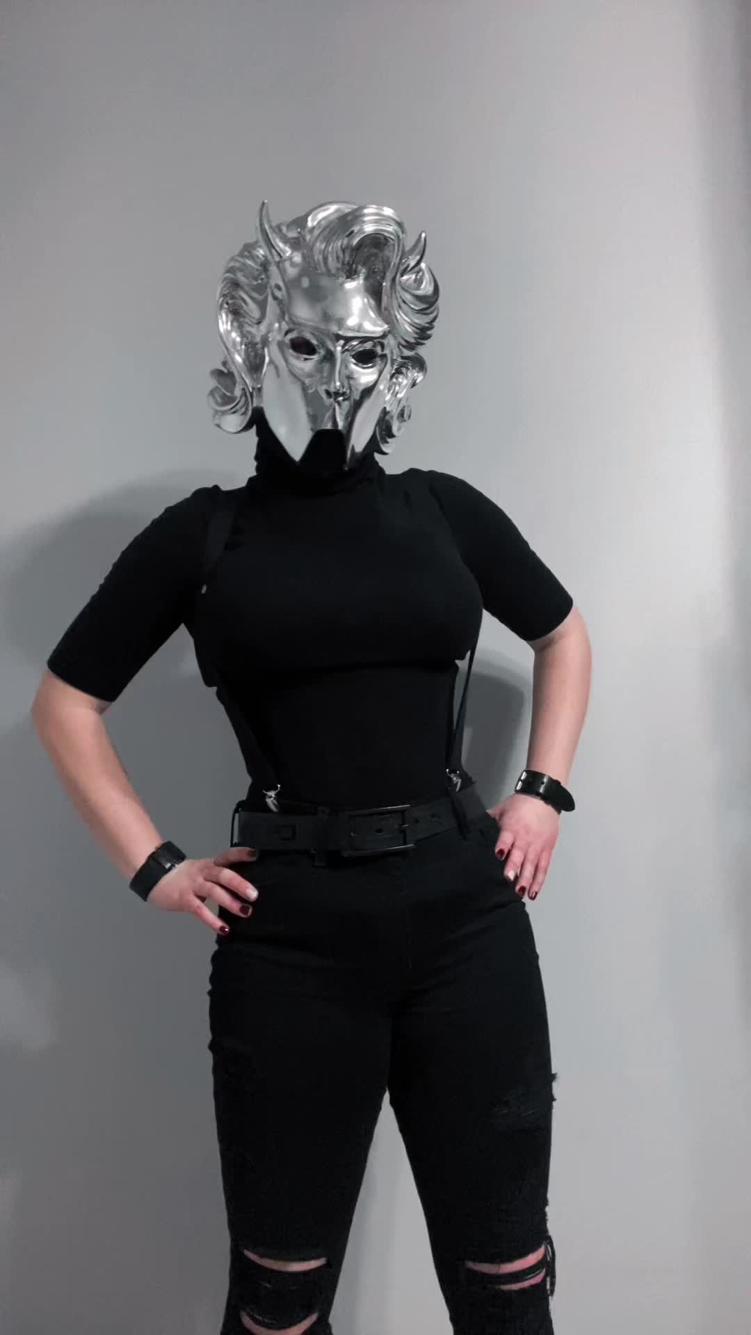 Stratus Ghoulette (@voiceless_cosplay) - Urlebird