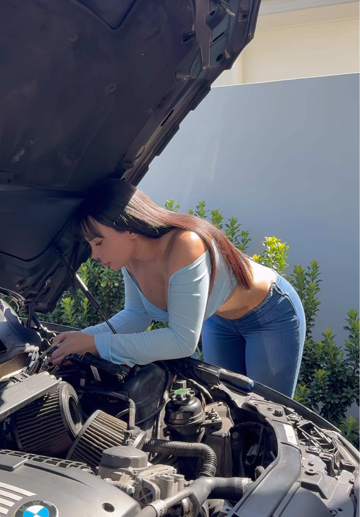 Tommi Ortega (@e30princess) - Urlebird