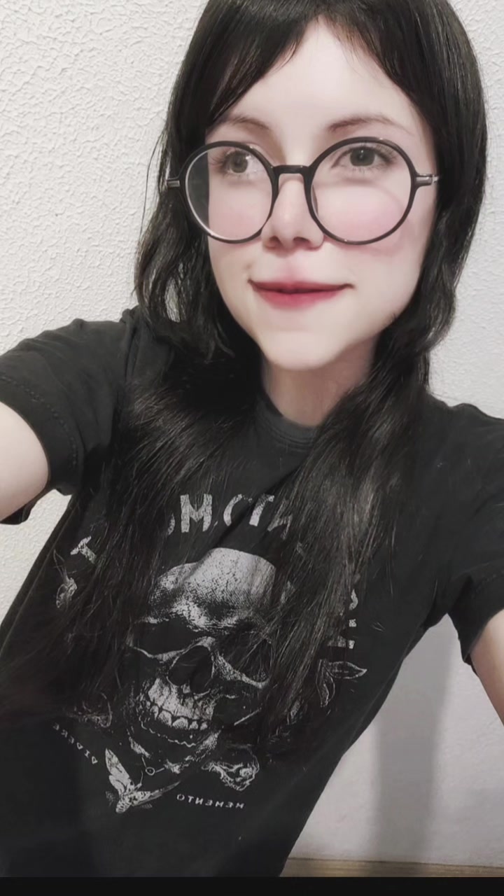 Hana Lily 花 (@hanalilyx) - Urlebird