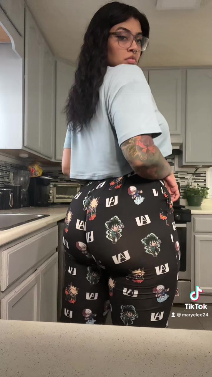 Maryele24_ (@maryelee24_) - Urlebird