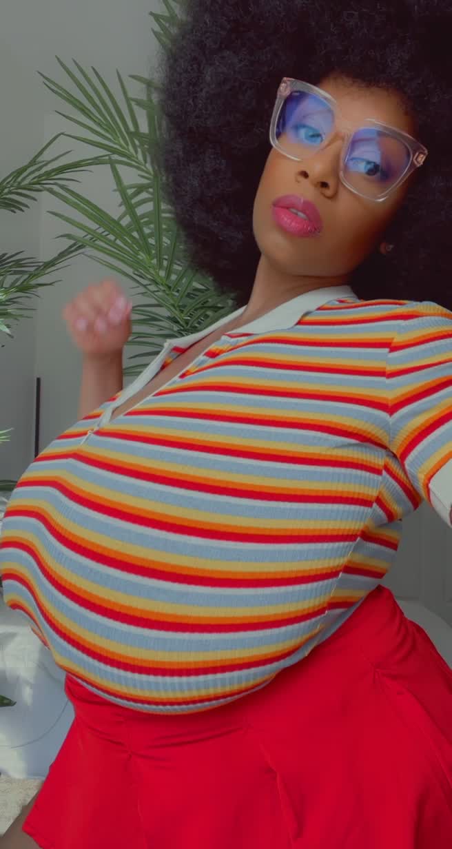Rhonda (@only.one.rhonda) - Urlebird