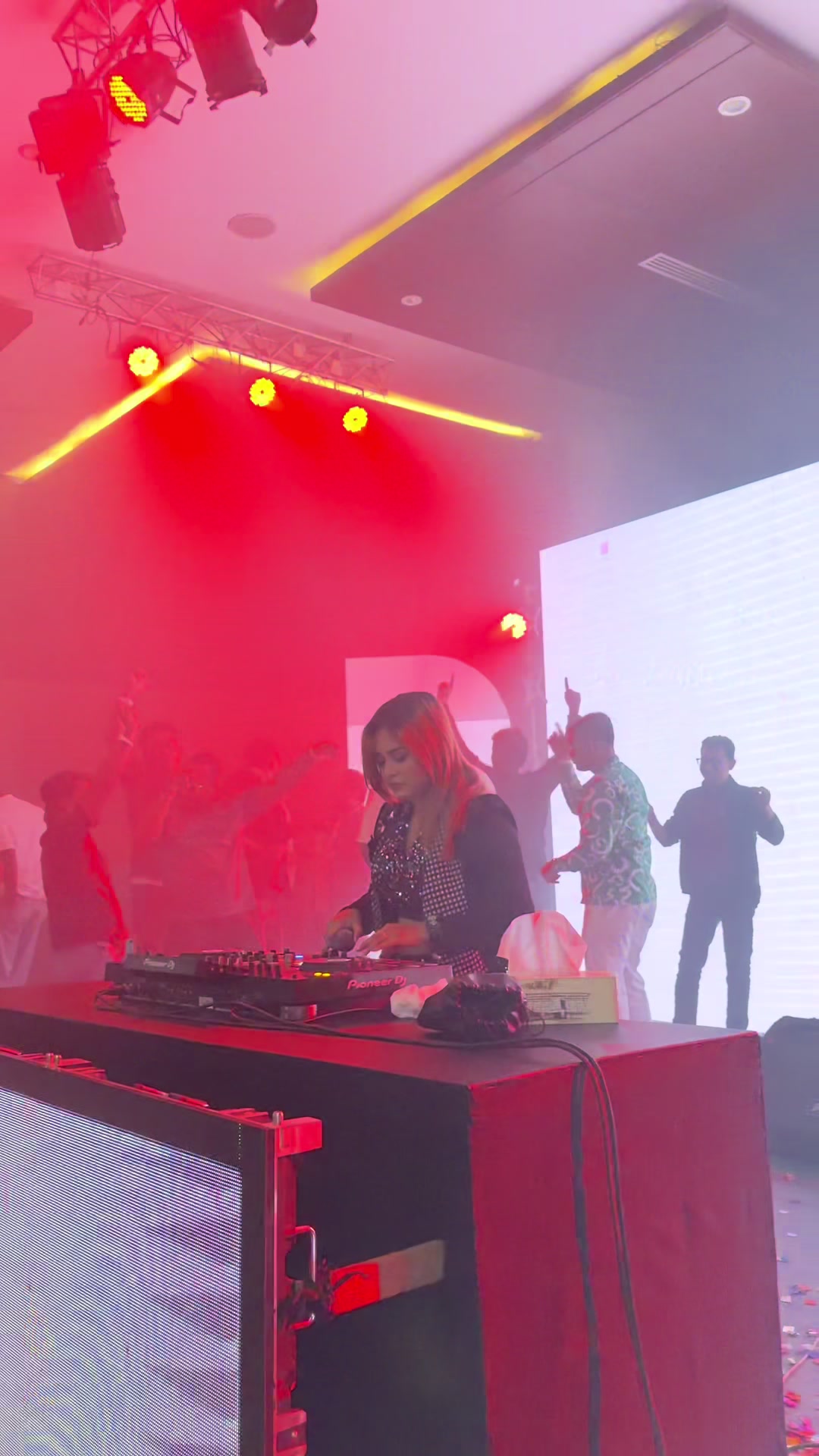 DJ NAIRA (@djnairaofficial) - Urlebird