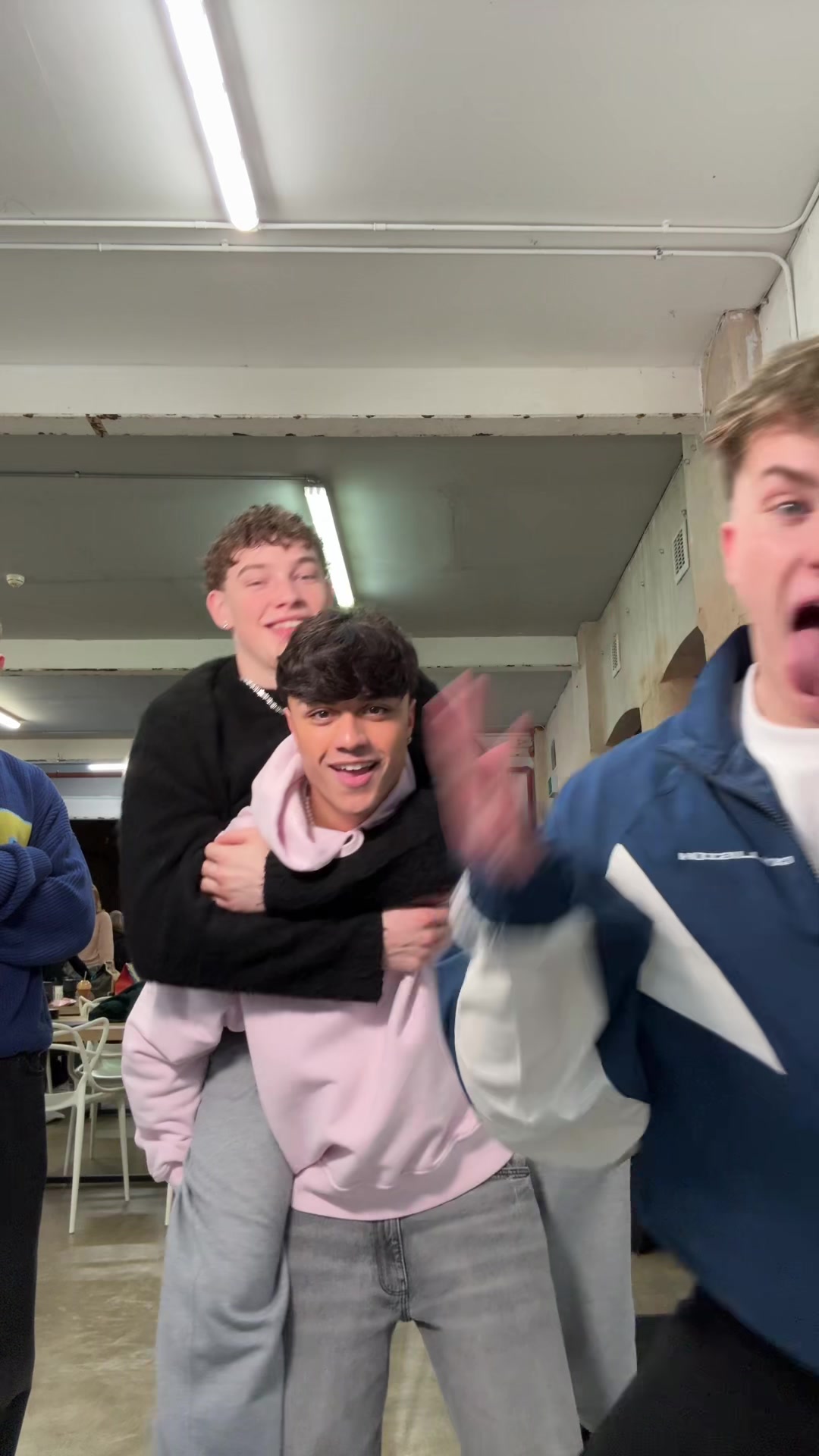 dannydecember10 (@dannydecember10official) - Urlebird