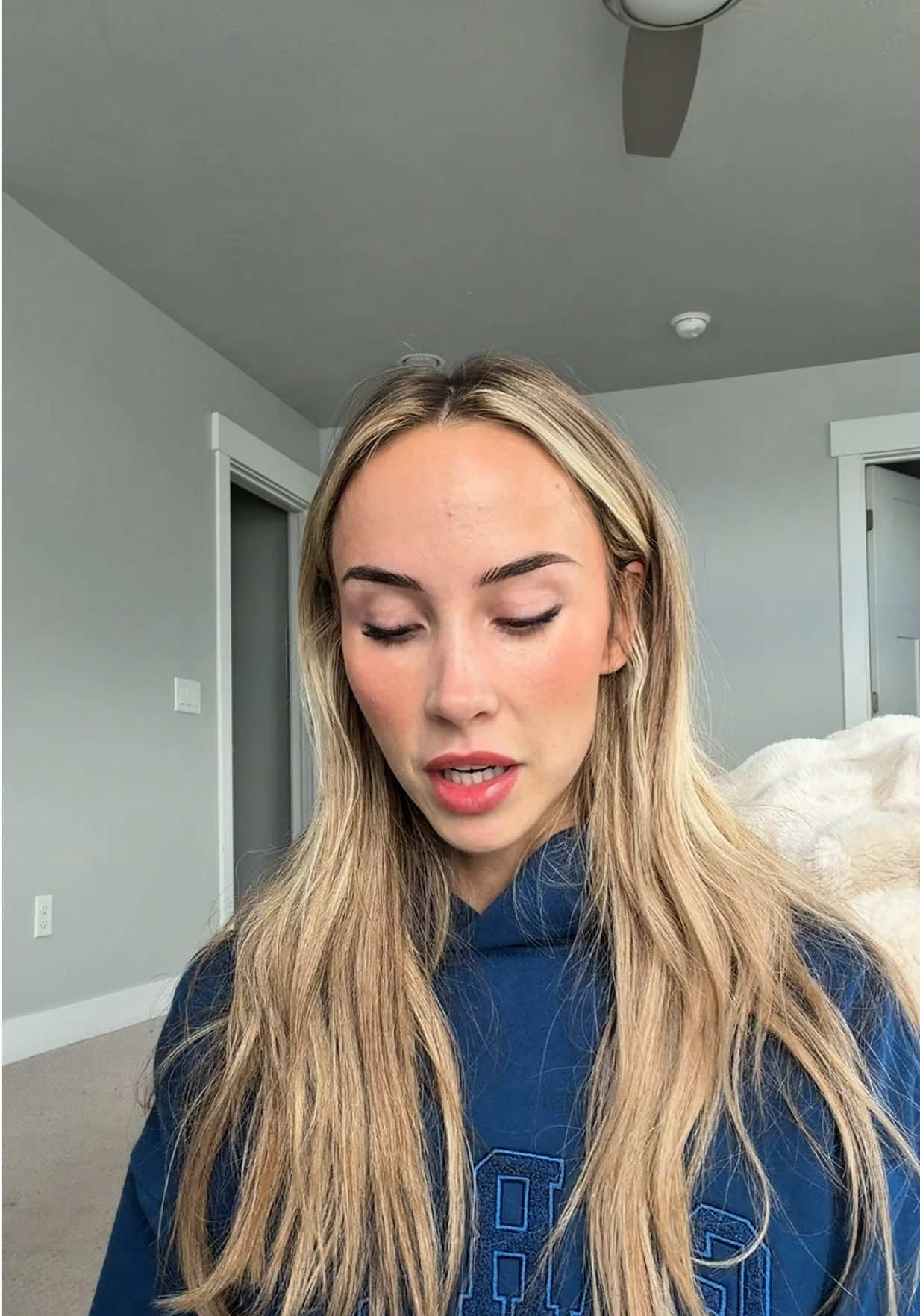 Kat (@kat_braden) - Urlebird