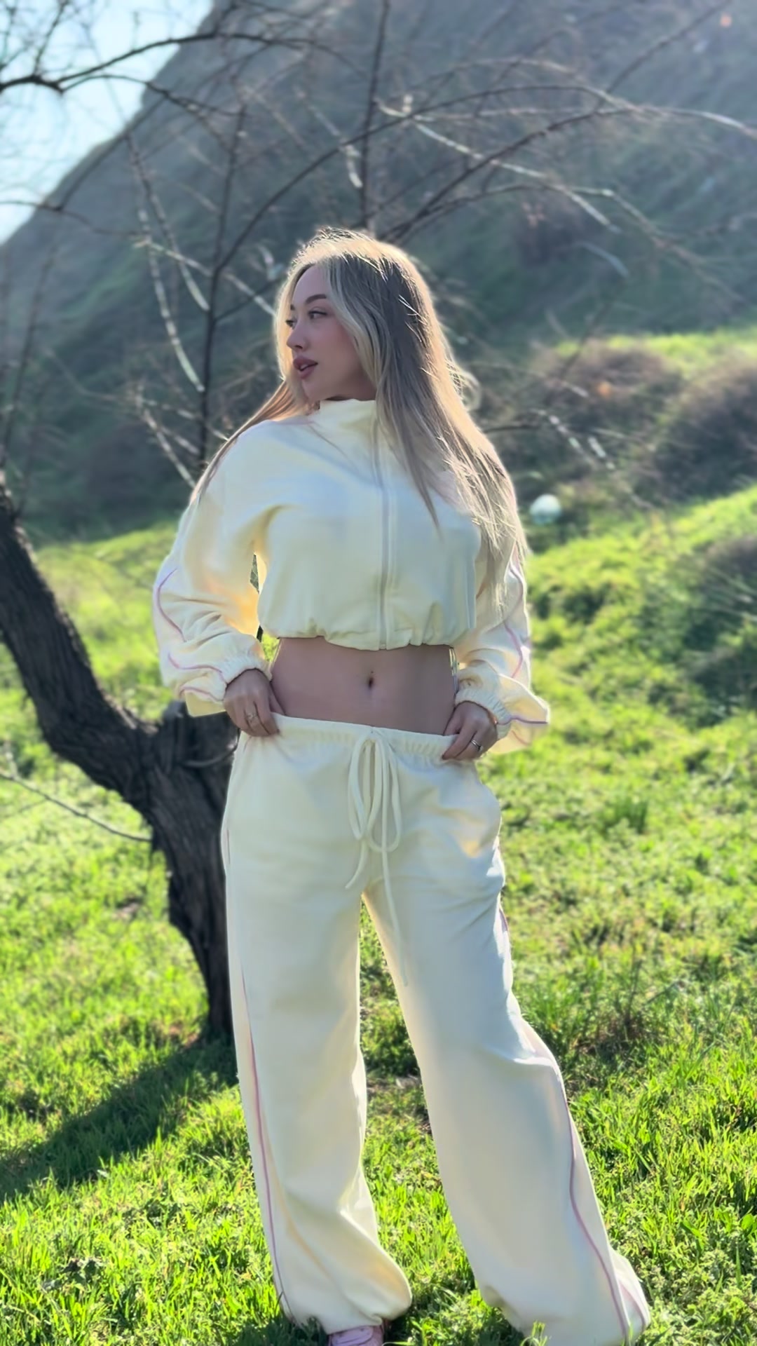 Luna Bognya (@lynabxx) - Urlebird