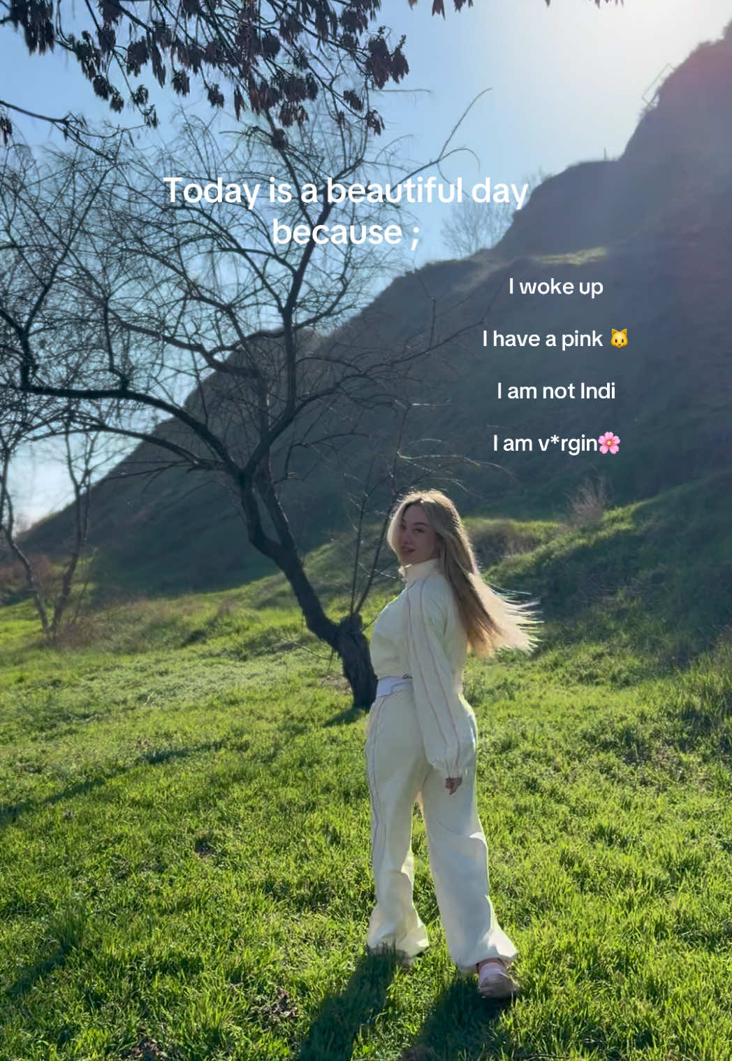 Luna Bognya (@lynabxx) - Urlebird