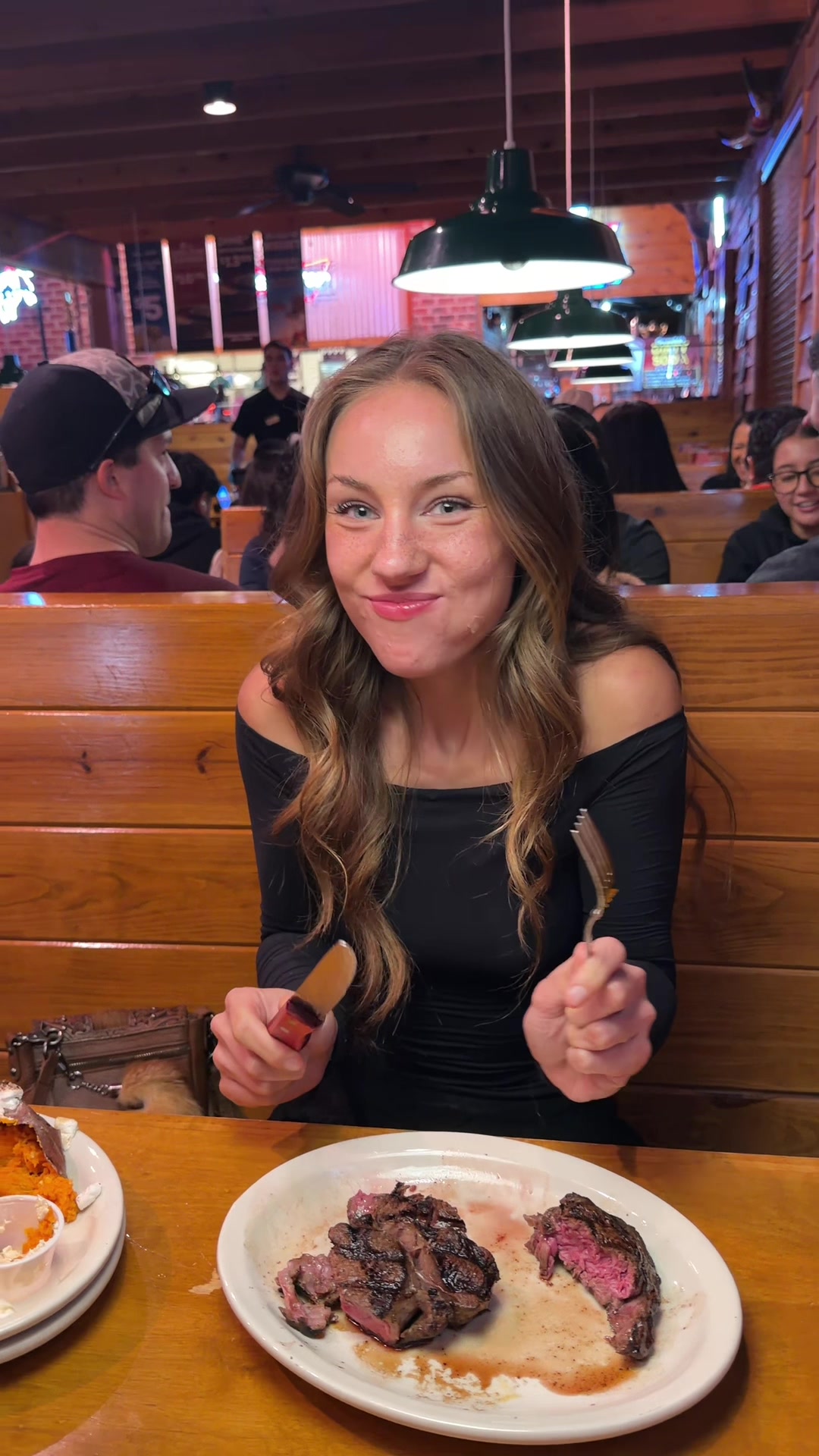 Anya Lacey (@its.anya.lacey) - Urlebird