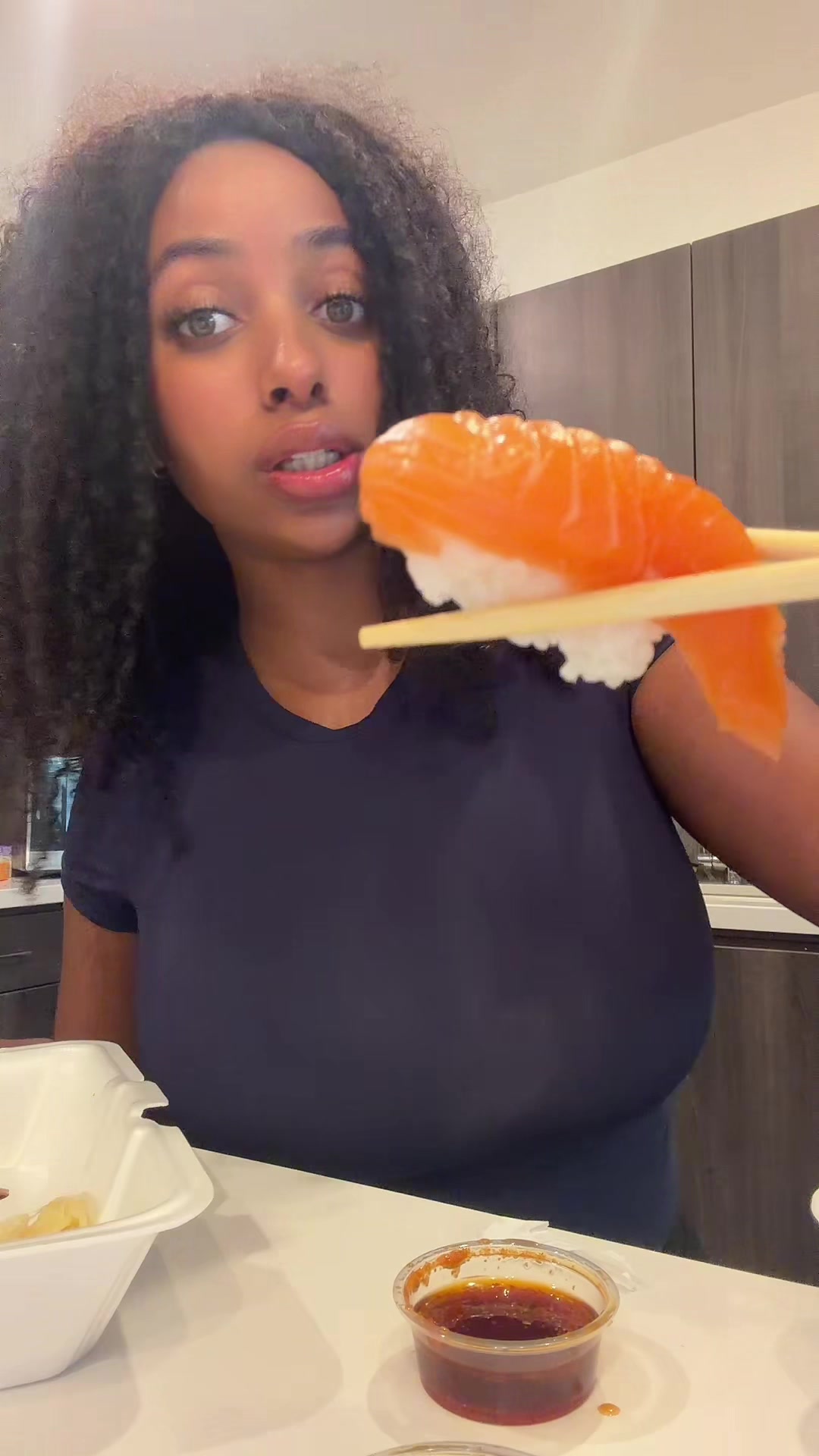 Sushi tanuki mukbang review | tendai💕👩‍🍳 (@tastytendai)
