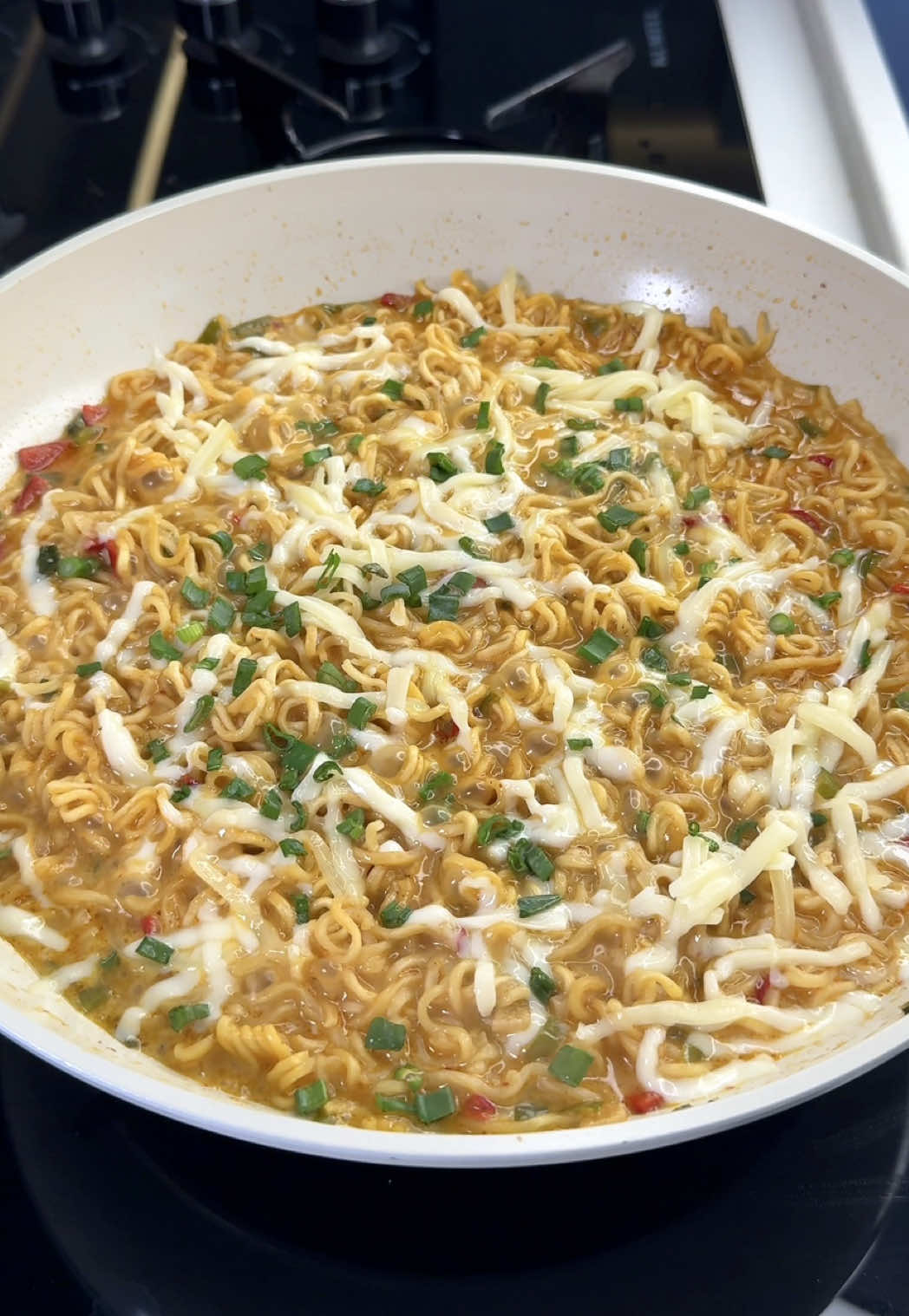 Spicy Garlic Chili Ramen 🍜 #sudeerdogan | Sude Erdoğan (@sudeeerdogann)