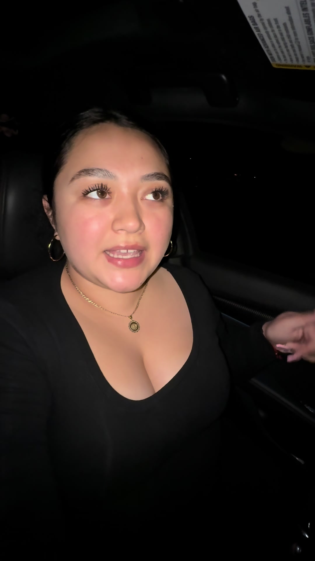 Angela Reyes (@angela.danii) - Urlebird