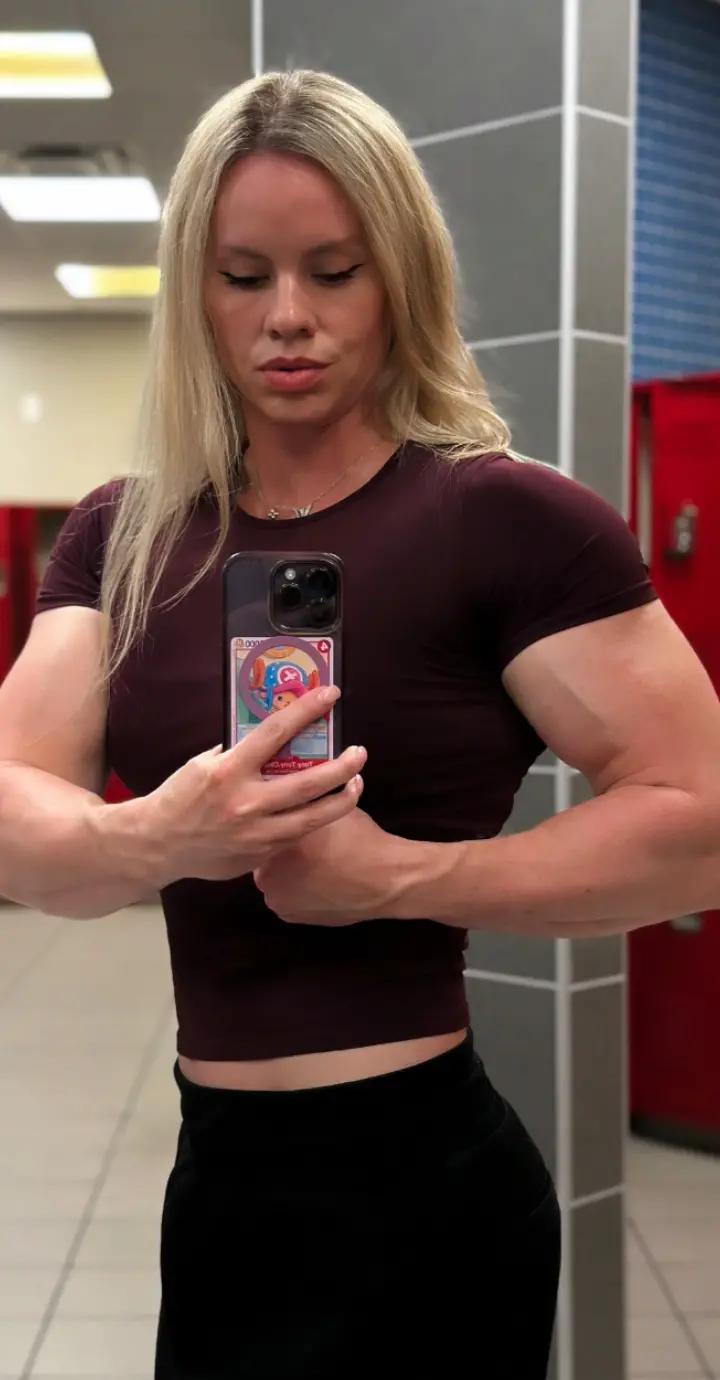 Musclegirllove (@musclegirllove.official) - Urlebird