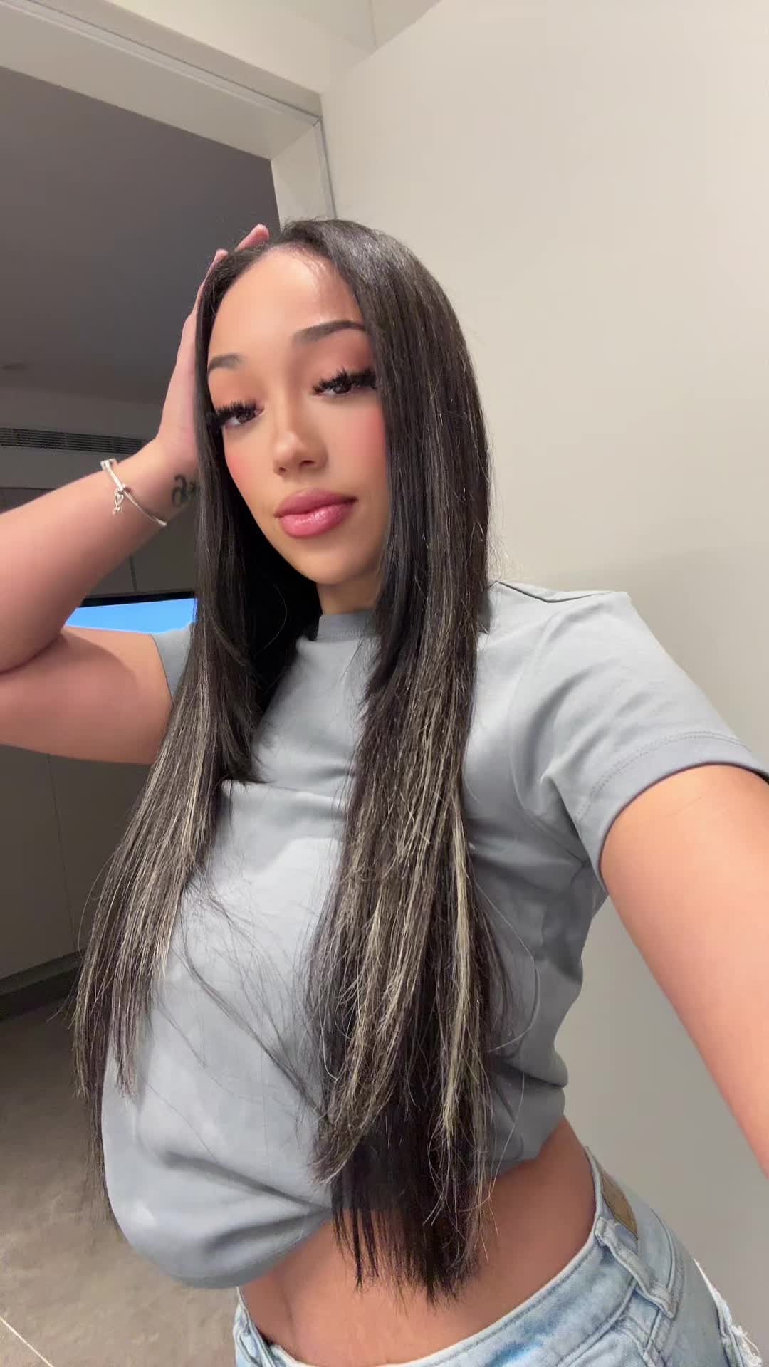 Mariah Millian (@mariahmillianofficial) - Urlebird