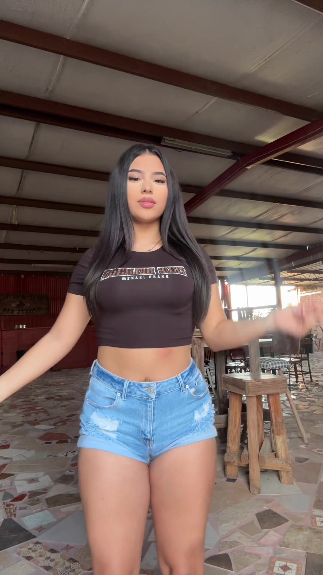 Anahi (@weluvanahi) - Urlebird