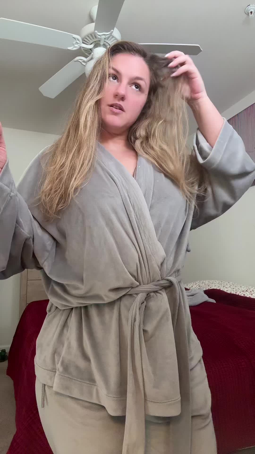 Erica Harvey (@alittlebitoferica_xo) - Urlebird