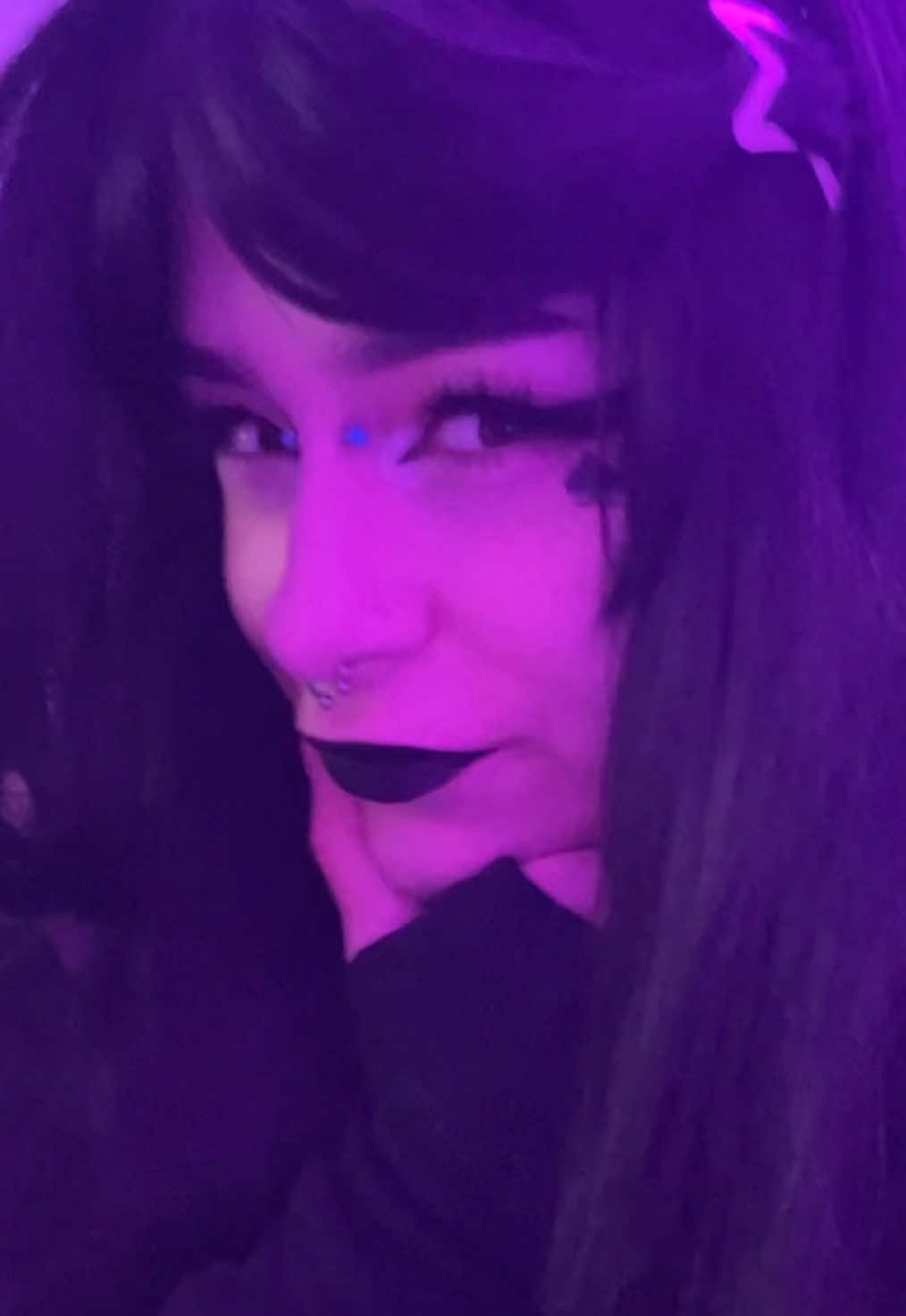 fae (@faebearx) - Urlebird