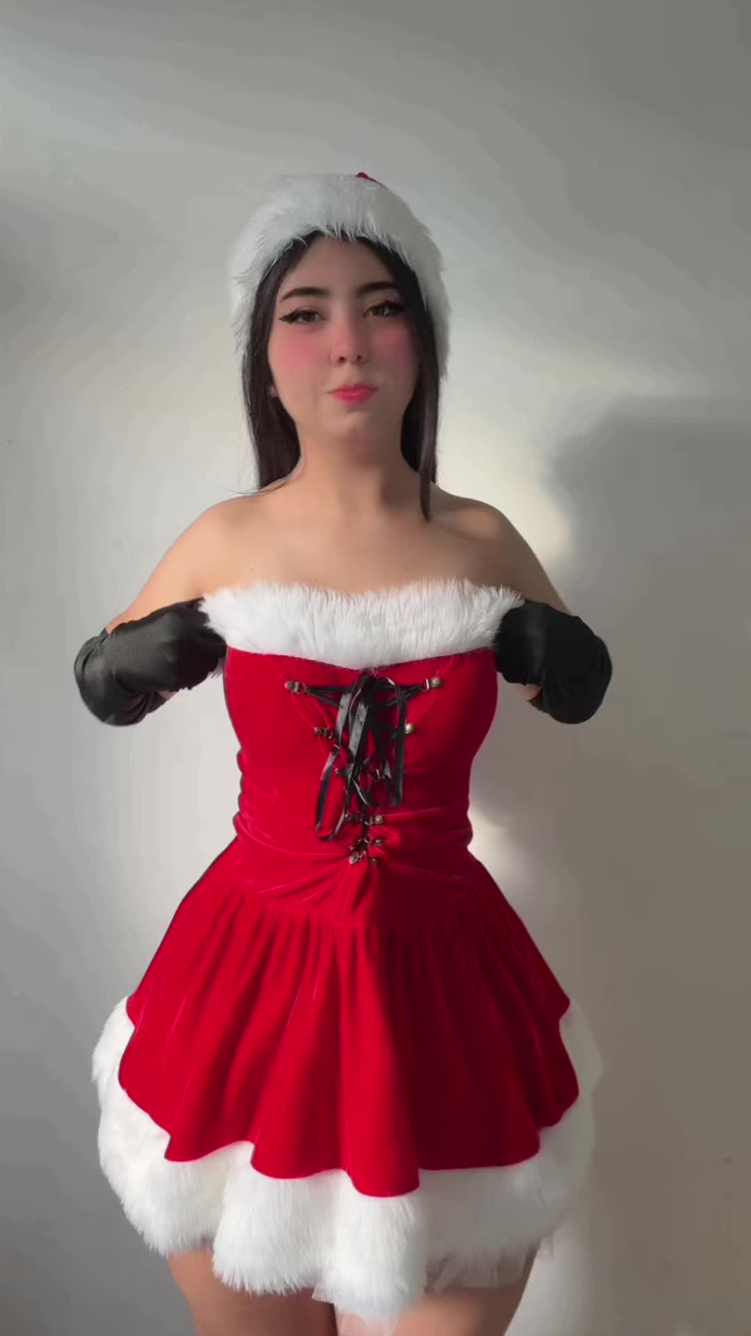 Elenita (@lovbyelenita) - Urlebird