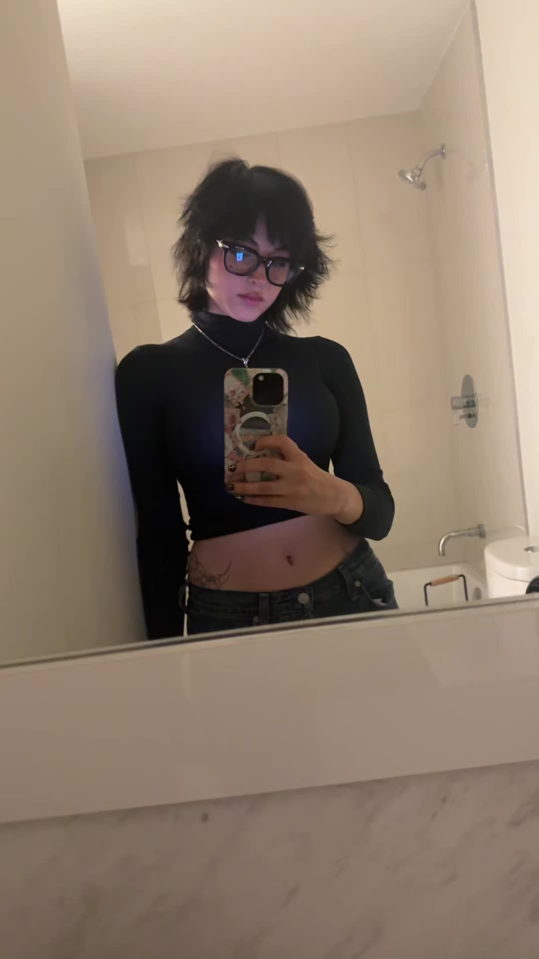 Jules (@julzzess) - Urlebird