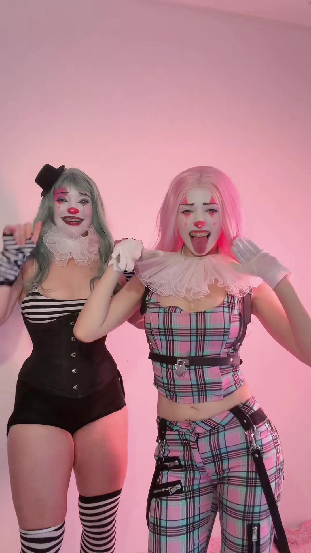 Elowen (@elowen.fawn) - Urlebird