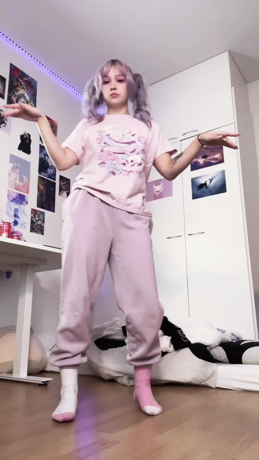 mooshyq (@mooshhq) - Urlebird