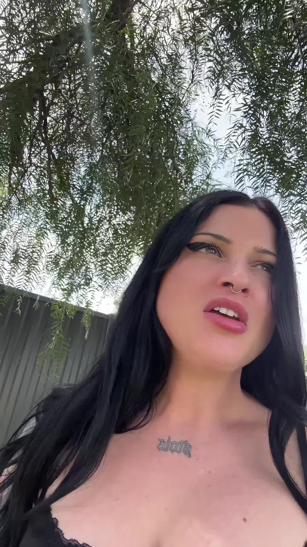 Demi Novak (@demi_novak) - Urlebird