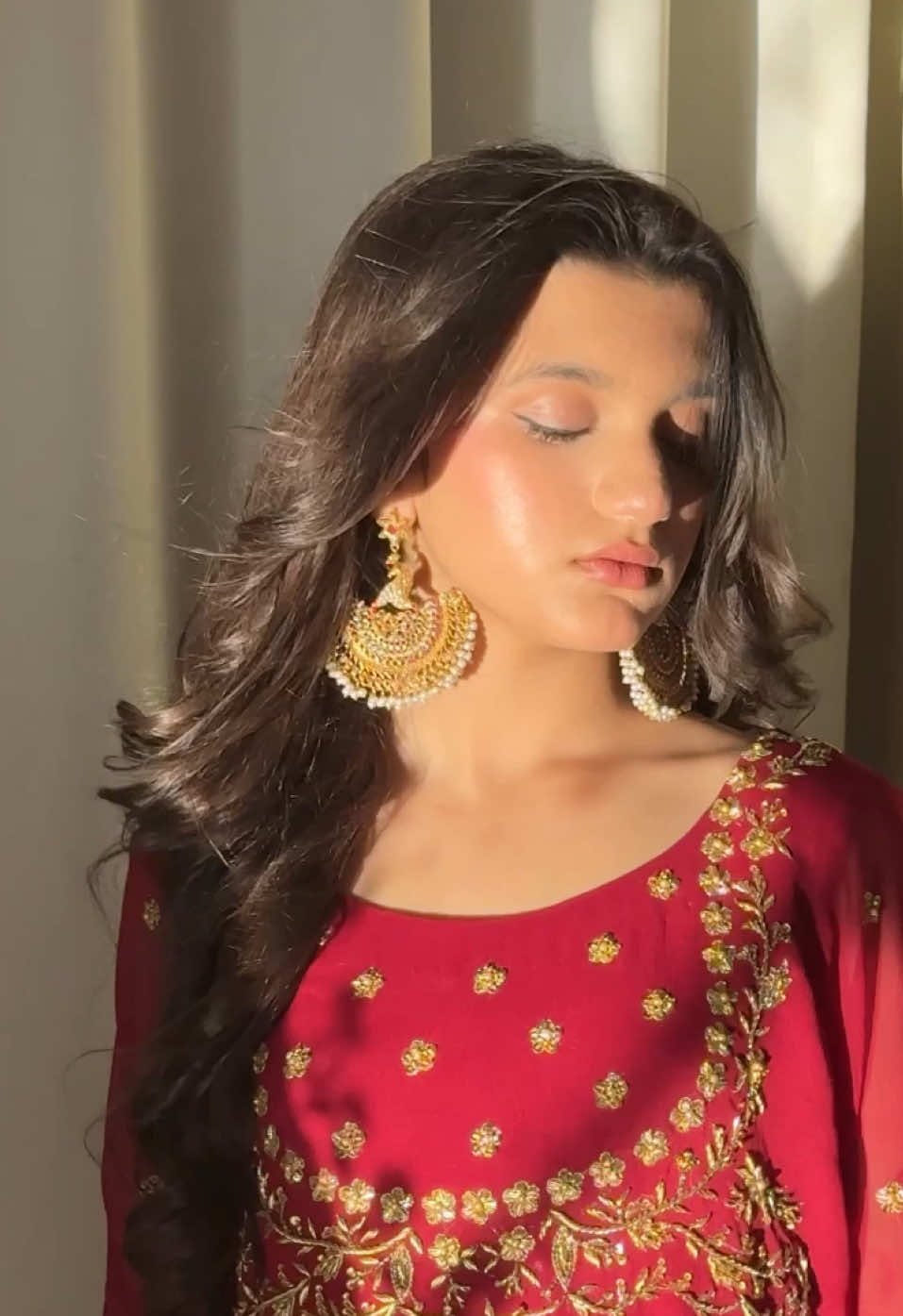 Sabrina Kakvi (@sabrinakakvi) - Urlebird