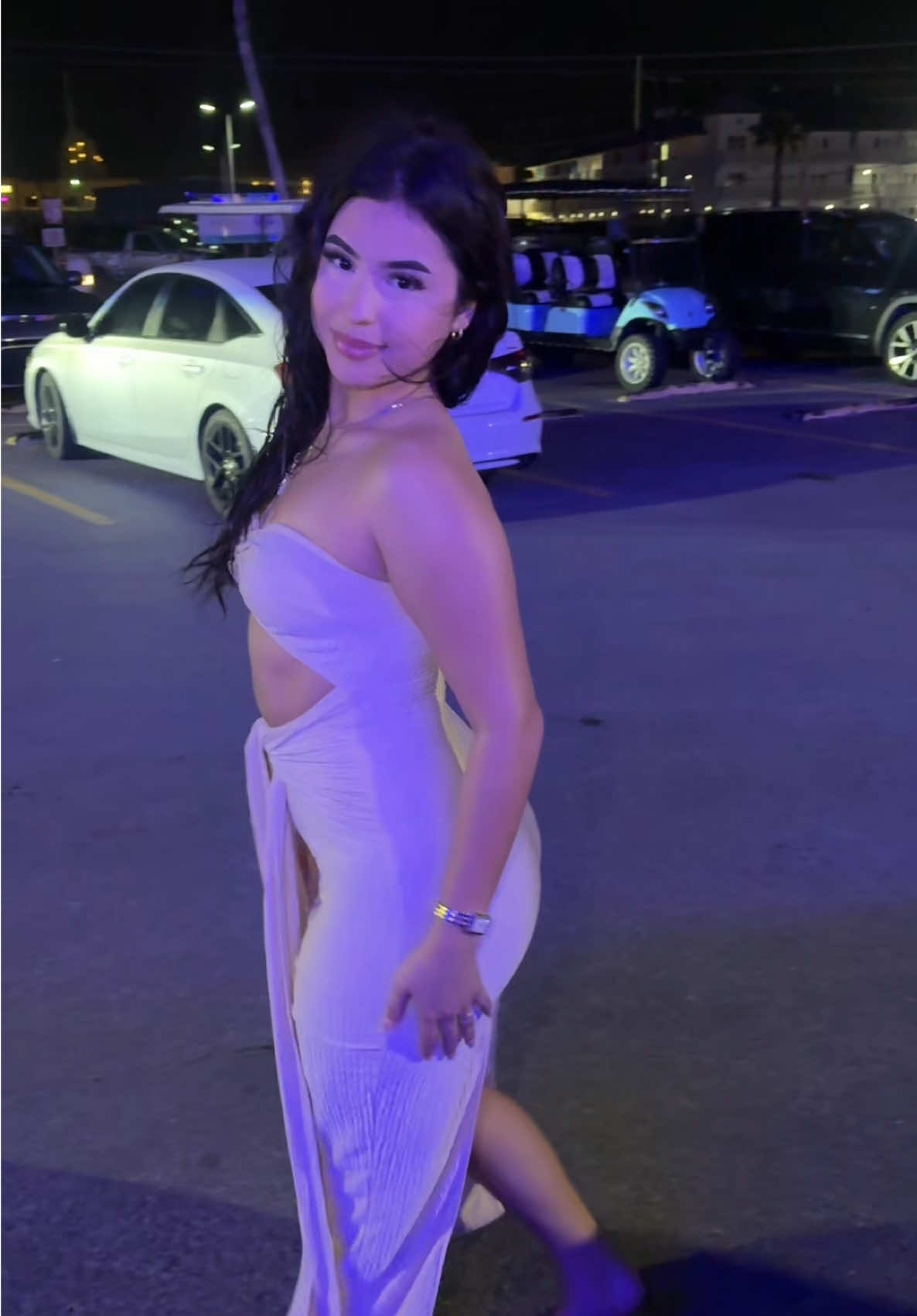 Anahi (@weluvanahi) - Urlebird