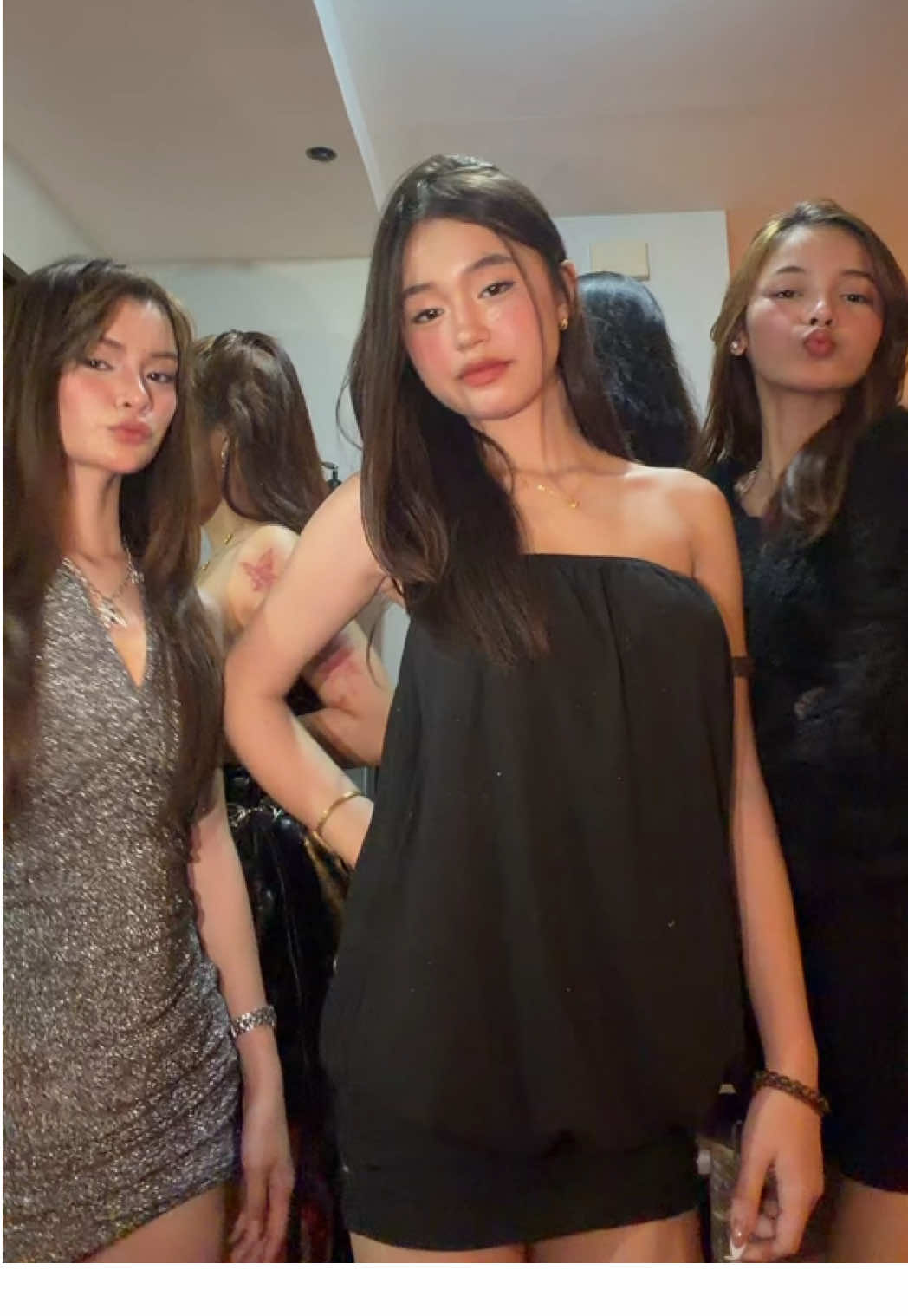 chichi (@chieezzeey) - Urlebird