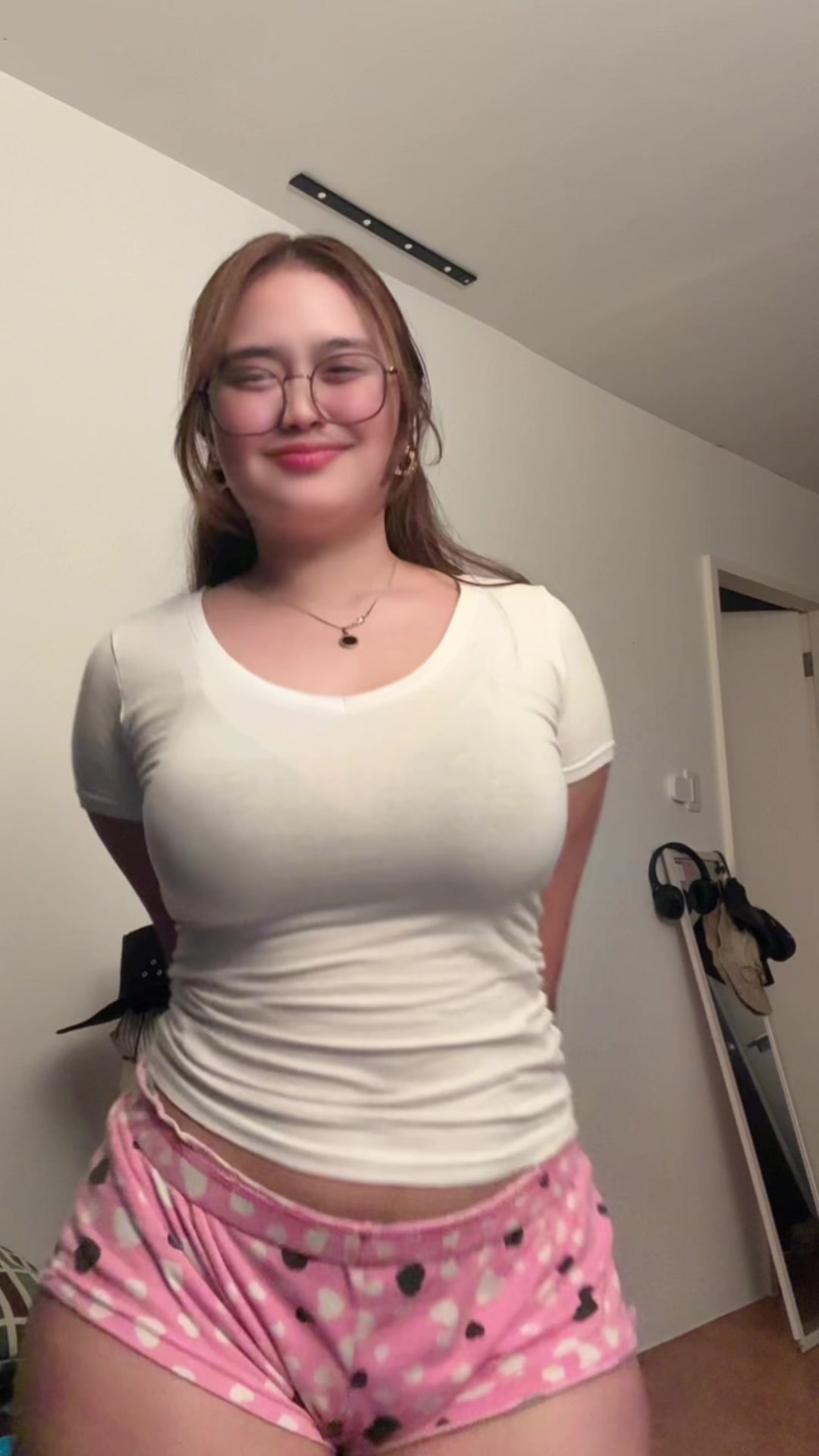 Ms.kitty (@ms.kittyyyy) - Urlebird