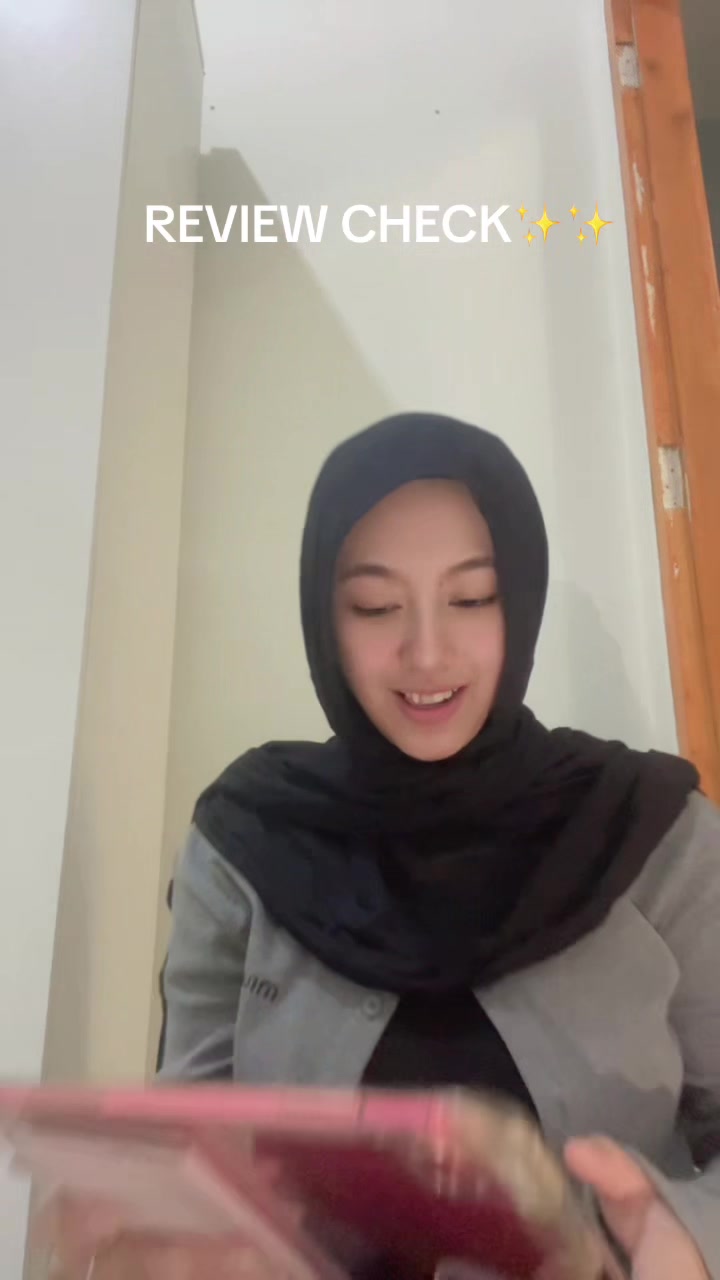 Leona Kanza (@lknzaaa) - Urlebird