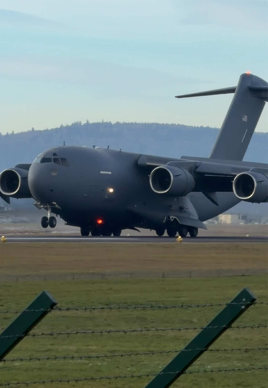 WEF 2026 | US Air Force C-17 | ZRH Aircraft (@zrhaircraft)
