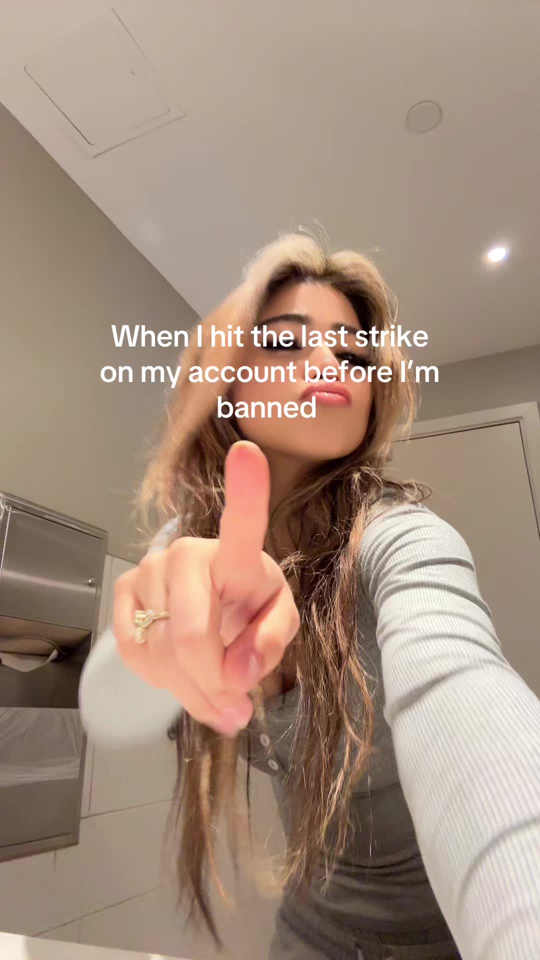 Sophia (@phia.liz) - Urlebird