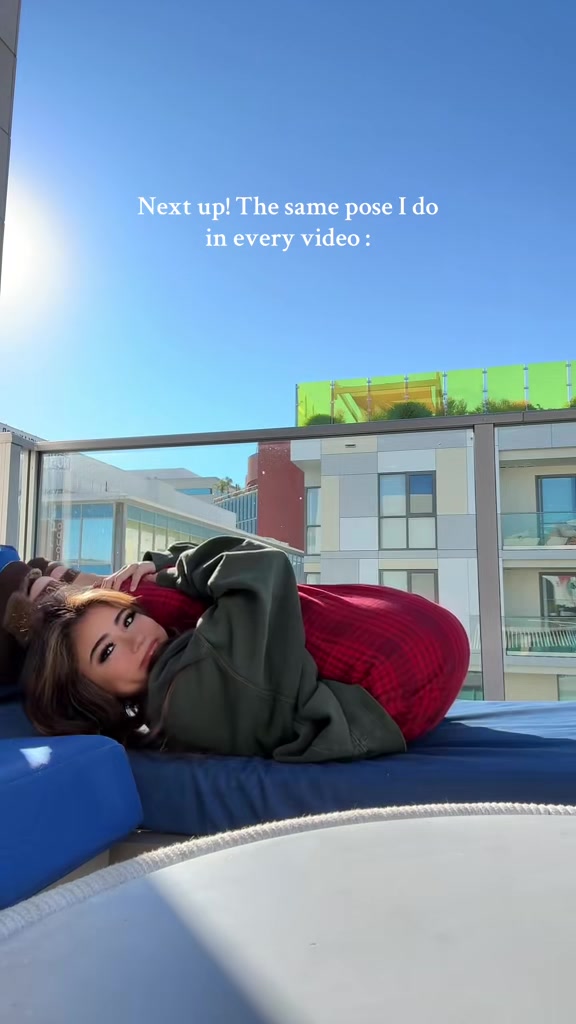 Sophia (@phia.liz) - Urlebird