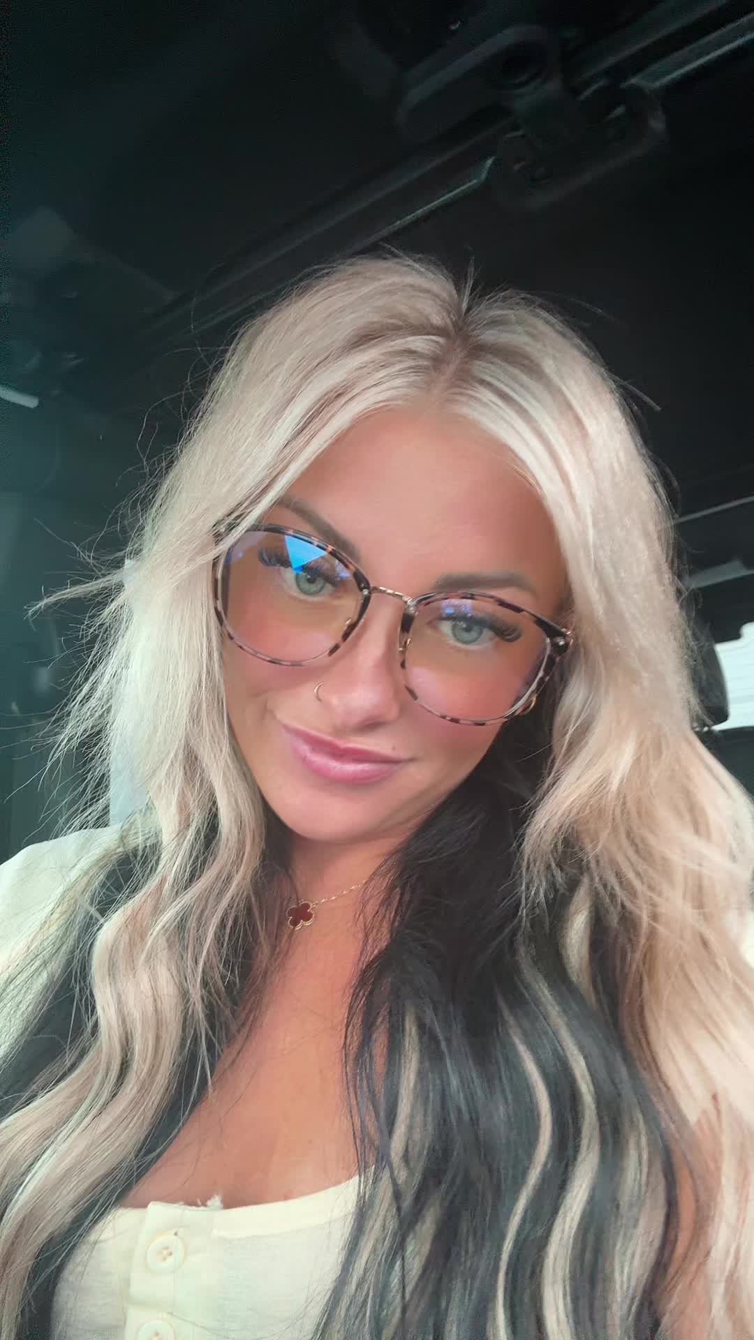 zonamaeee (@zonamaeee) - Urlebird