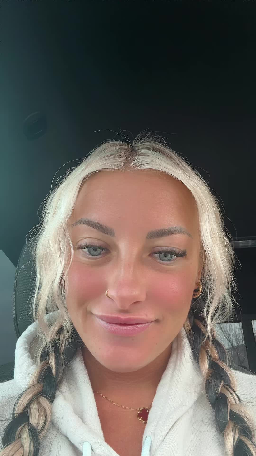 zonamaeee (@zonamaeee) - Urlebird