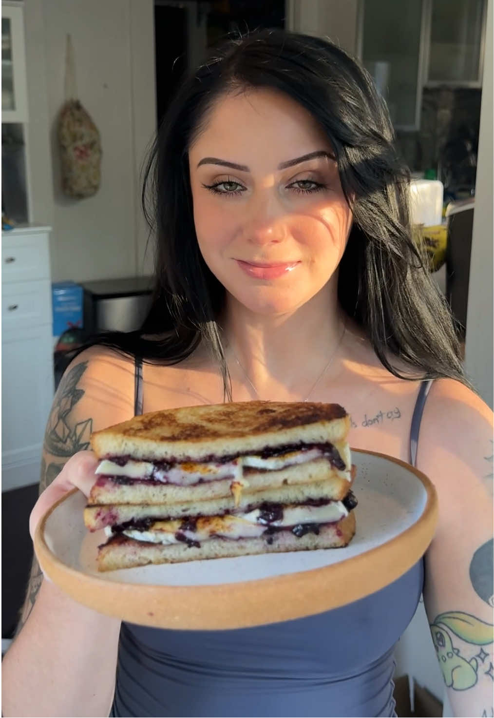 sandwichcutiecat (@sandwichcutiecat) - Urlebird