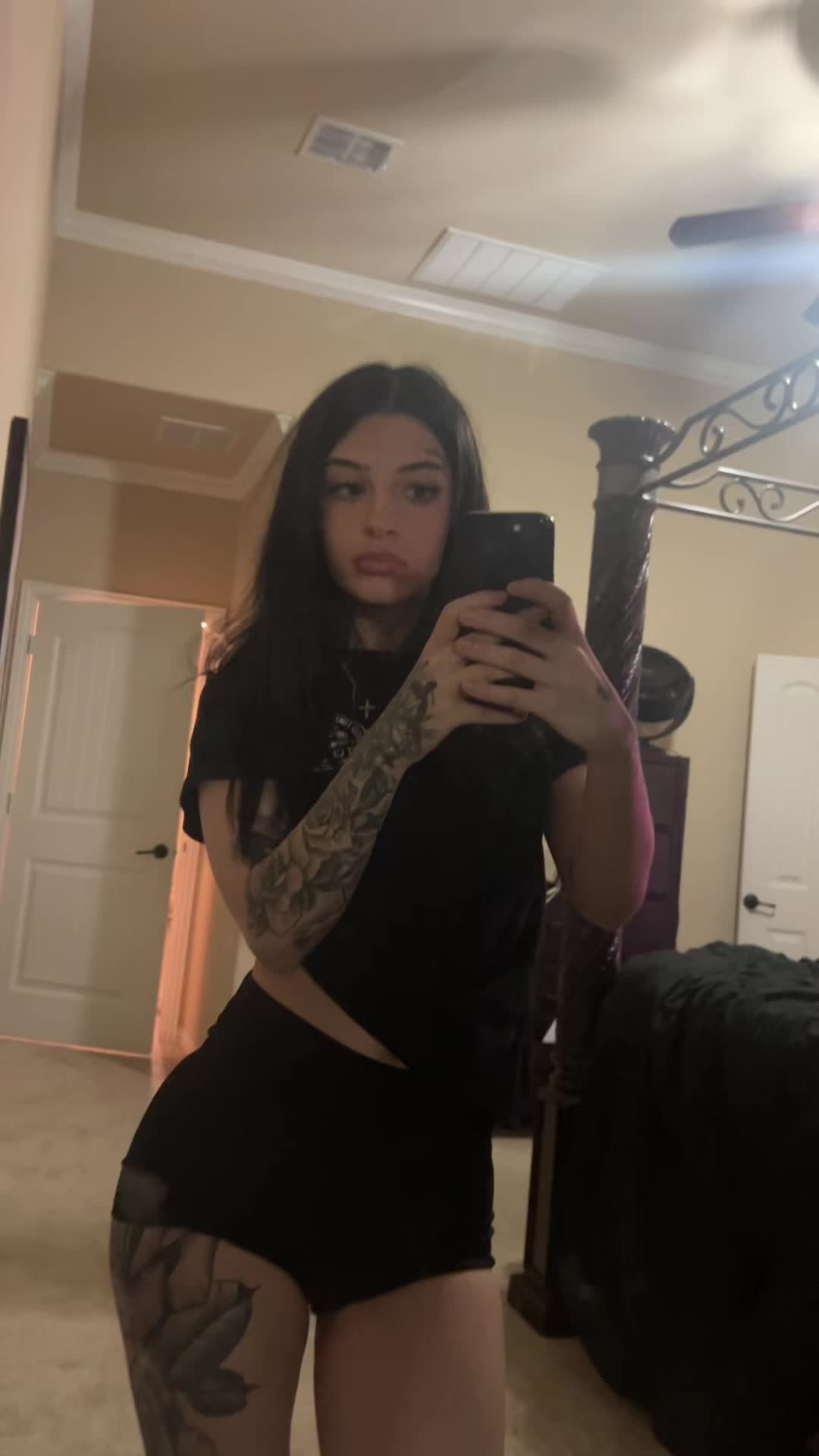 Lilyrrrose (@remmy2skreet) - Urlebird