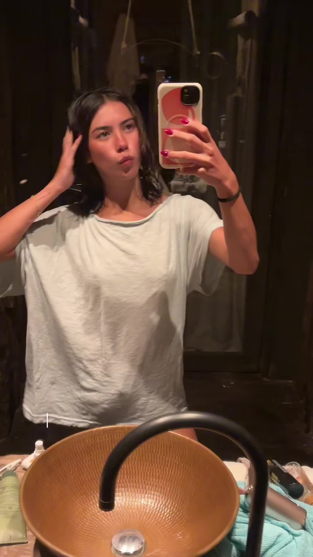 Scarlett Estevez (@scarlye07) - Urlebird