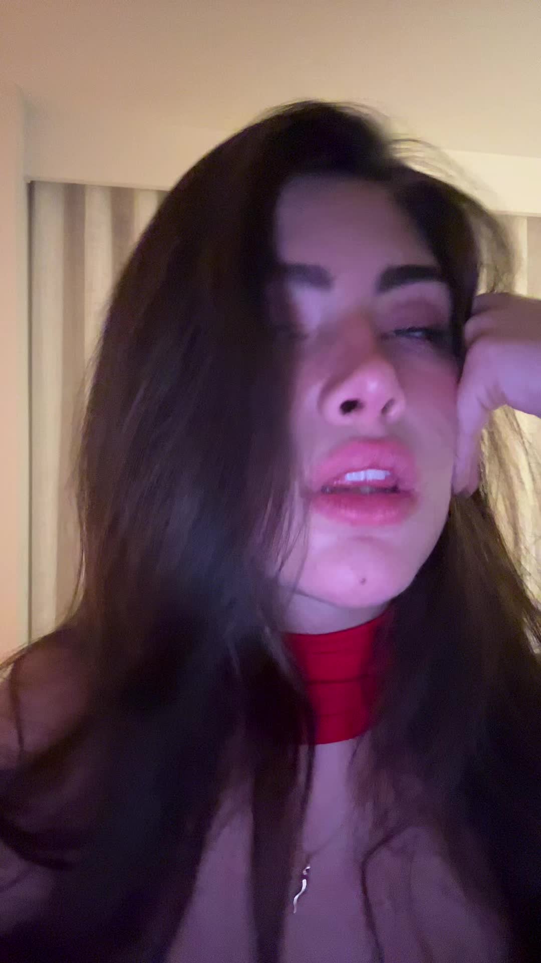 Colleen.333 (@colleen.333) - Urlebird