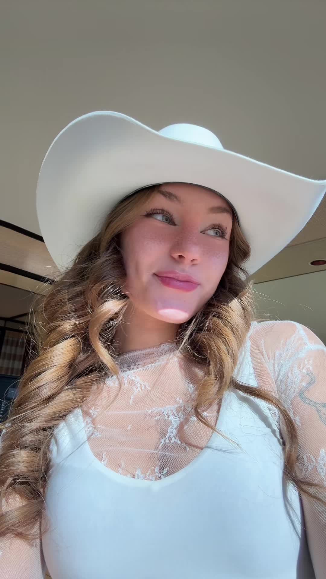 Anya Lacey (@its.anya.lacey) - Urlebird