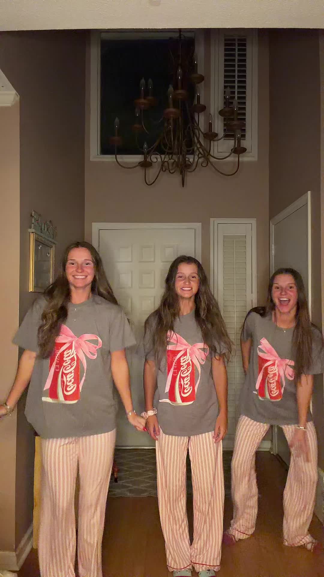 Sentner twins (@sentnertwins) - Urlebird