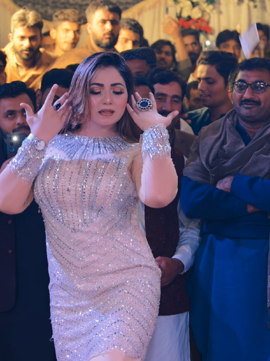 Mehak Malik New Bollywood Dance | Shaheen Studio (@shaheendance771)