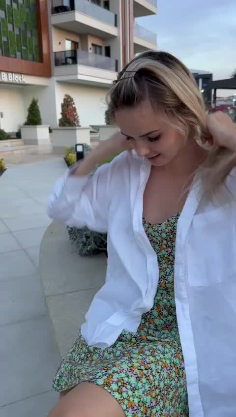 Vivian (@aria_vivian) - Urlebird