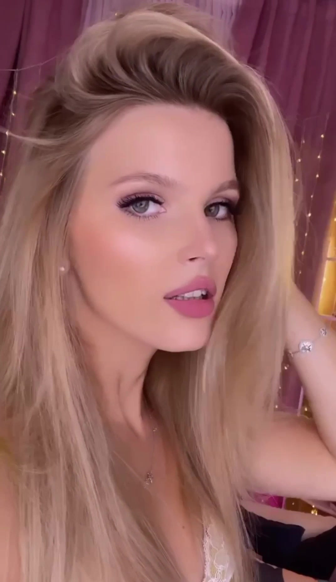 Miss Ellie Moore (@miss.ellie.moore) - Urlebird