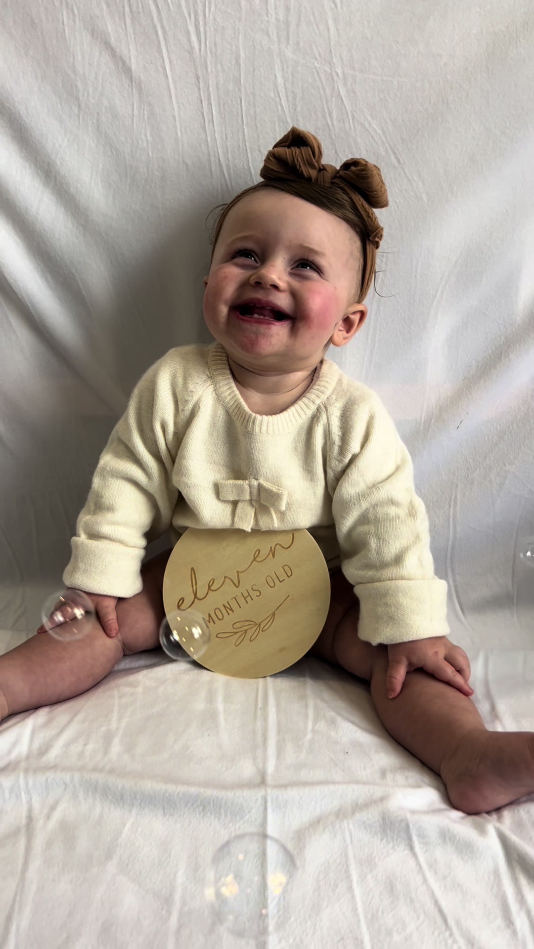 Watch her fall in love with bubbles | Chels | Mum Life (@chelsea_ward)