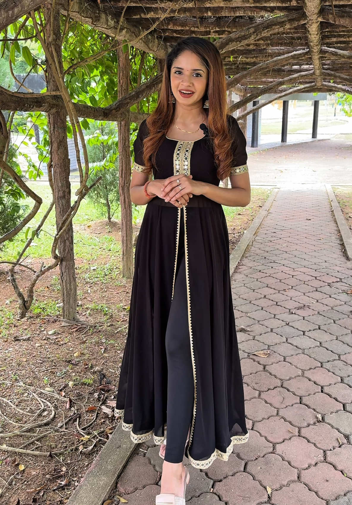 DIYA 😍♥️ Middle Slit Long Gown Anarkali | DK BOUTIQUE HQ (@dkboutique_hq)