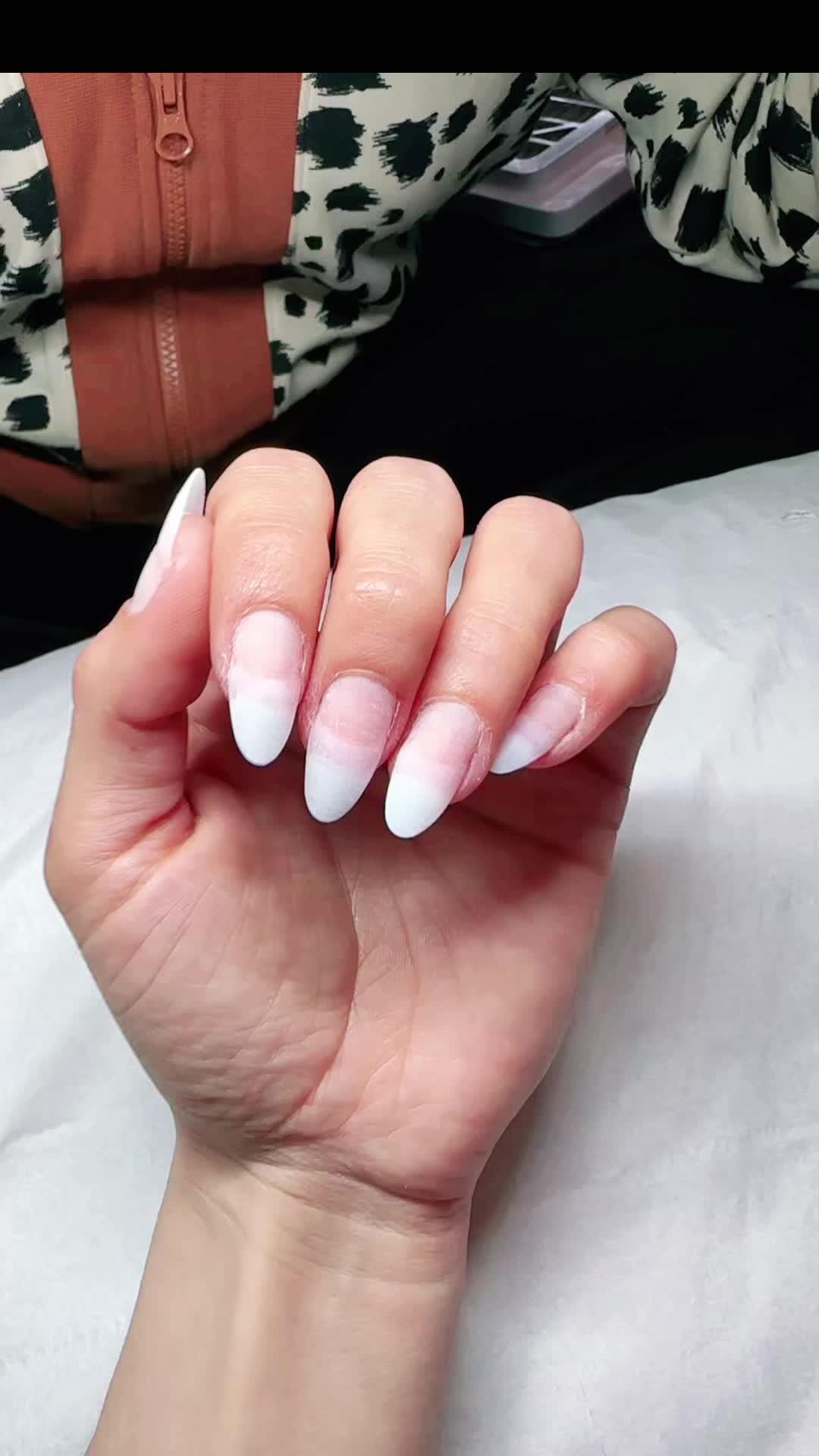 Danielle Harold (@danielle_harold) - Urlebird