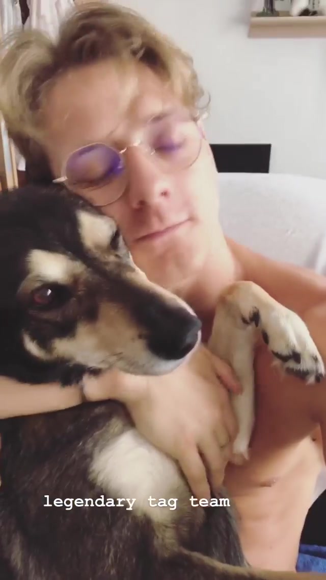 Queer Me Now (@queermenow) - Urlebird